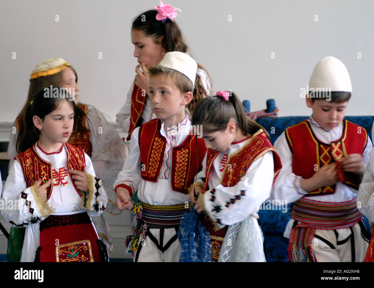 Albanische Kinder Tanzgruppe Auftritt in London Stockfotografie - Alamy