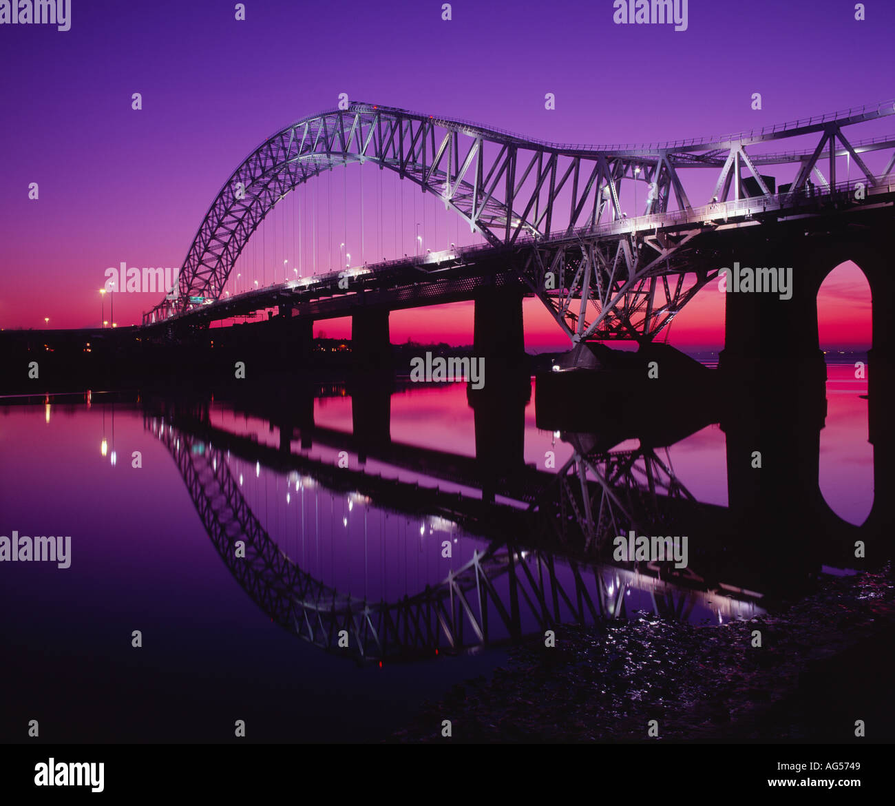 Runcorn rail bridge -Fotos und -Bildmaterial in hoher Auflösung – Alamy