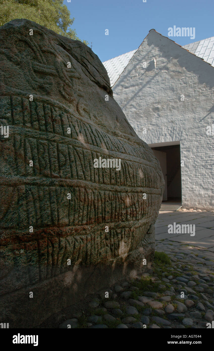 Jelling stone runensteine -Fotos und -Bildmaterial in hoher Auflösung ...
