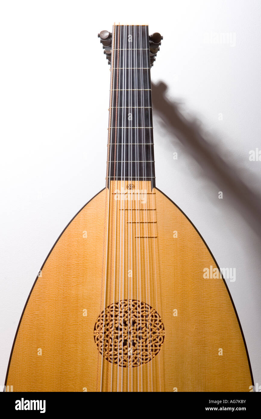 Siebensaitige laute -Fotos und -Bildmaterial in hoher Auflösung – Alamy