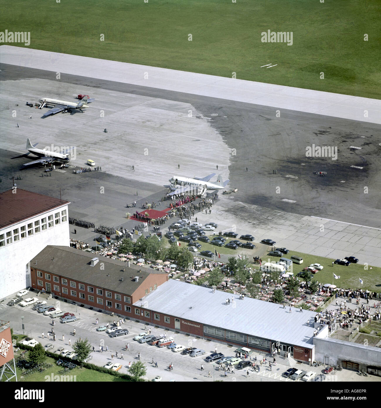 Munich riem airport arrival -Fotos und -Bildmaterial in hoher Auflösung ...