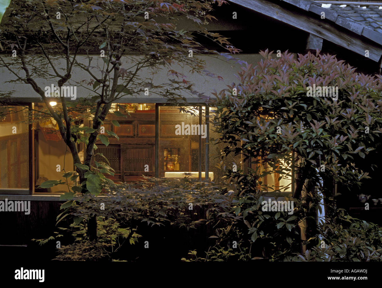 Machiya haus und garten -Fotos und -Bildmaterial in hoher Auflösung – Alamy