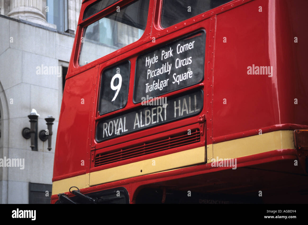 9 bus london -Fotos und -Bildmaterial in hoher Auflösung – Alamy