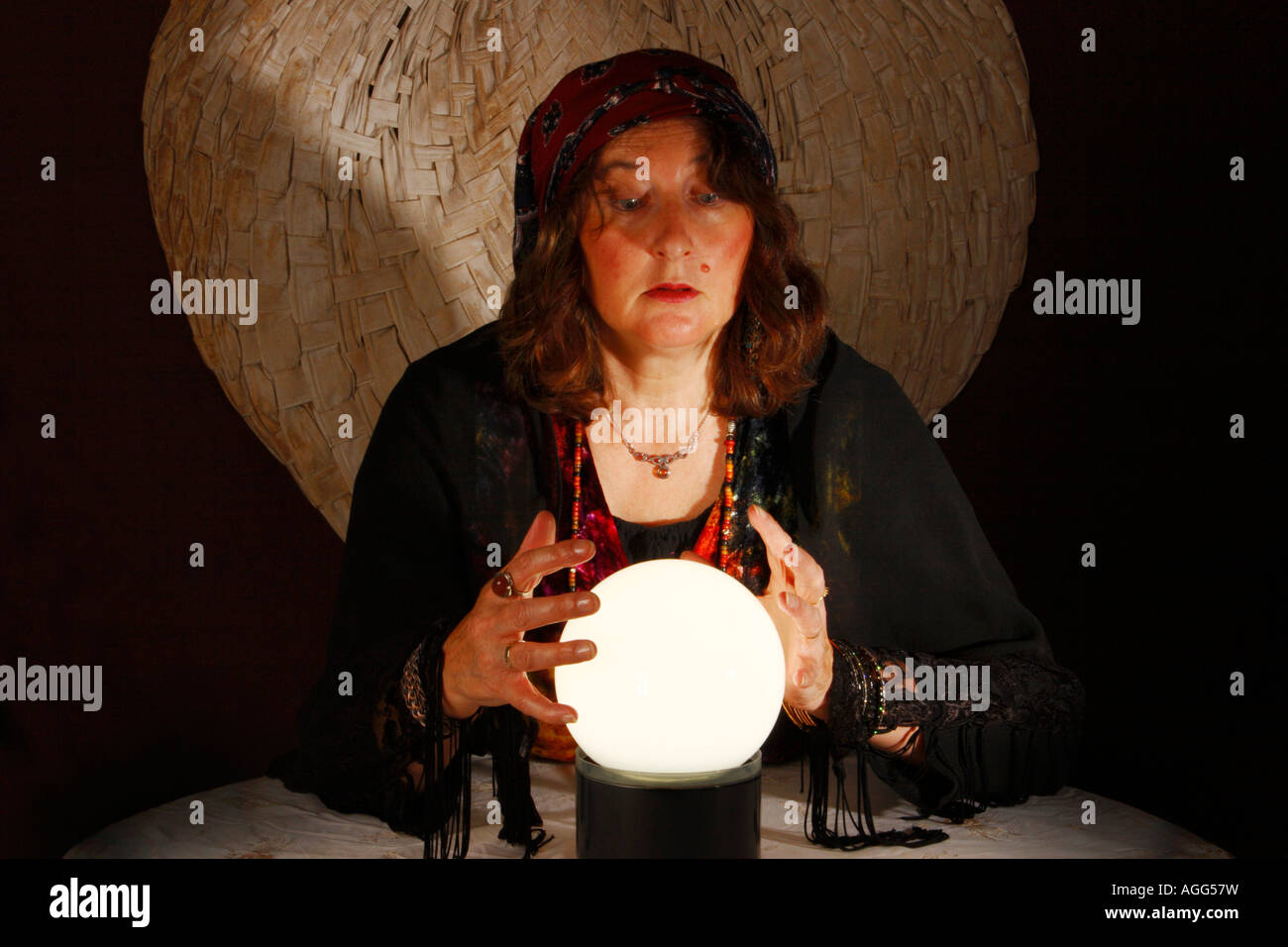 Zigeuner wahrsagerin -Fotos und -Bildmaterial in hoher Auflösung – Alamy