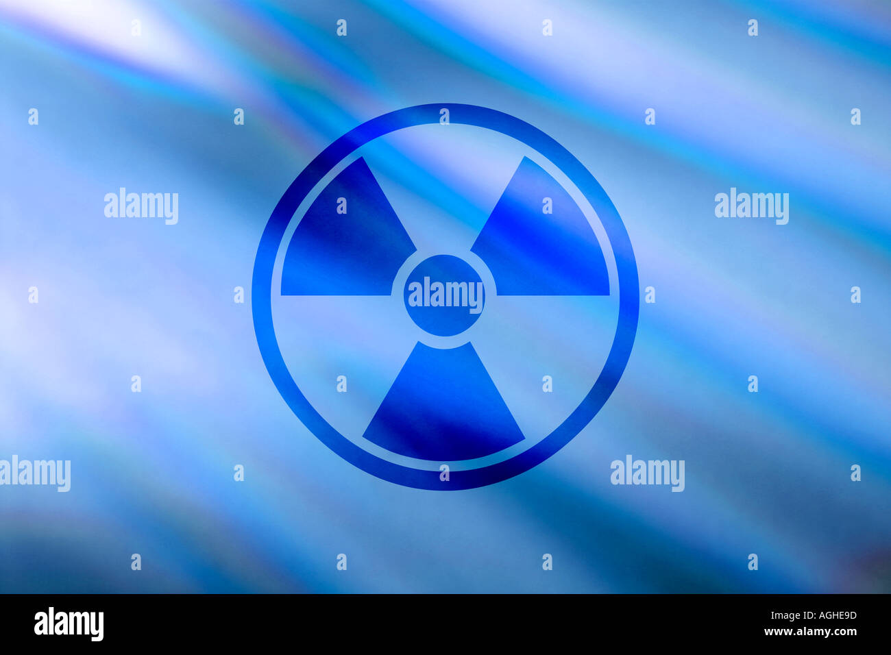 Radioaktive Strahlung Zeichen symbol Hintergrund blau Stockfotografie ...