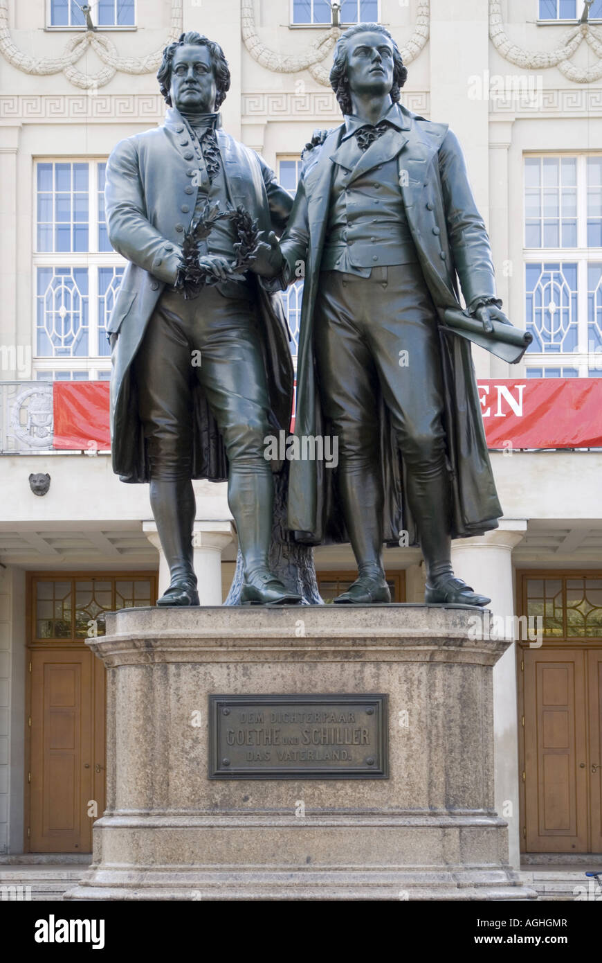 Statue Von Goethe und Schiller Stockfotos und -bilder Kaufen - Alamy