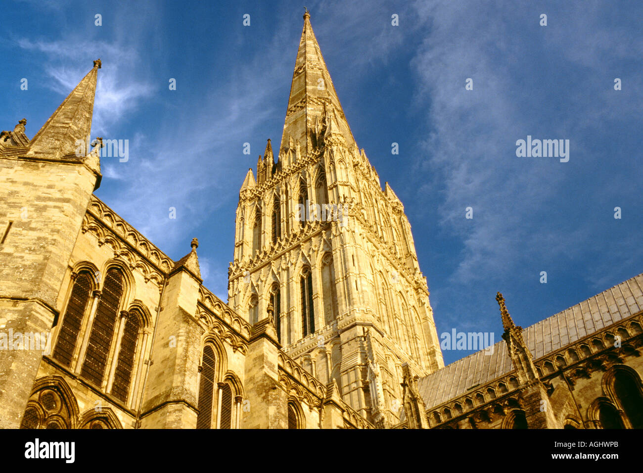 Salisbury cathedral spire -Fotos und -Bildmaterial in hoher Auflösung ...