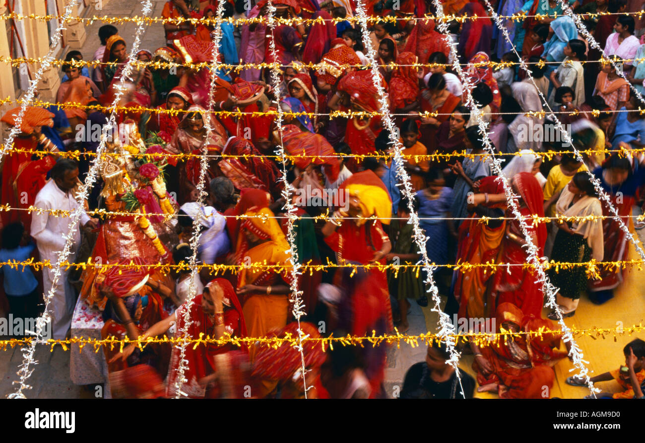Lord shiva und seine frau parvati -Fotos und -Bildmaterial in hoher ...