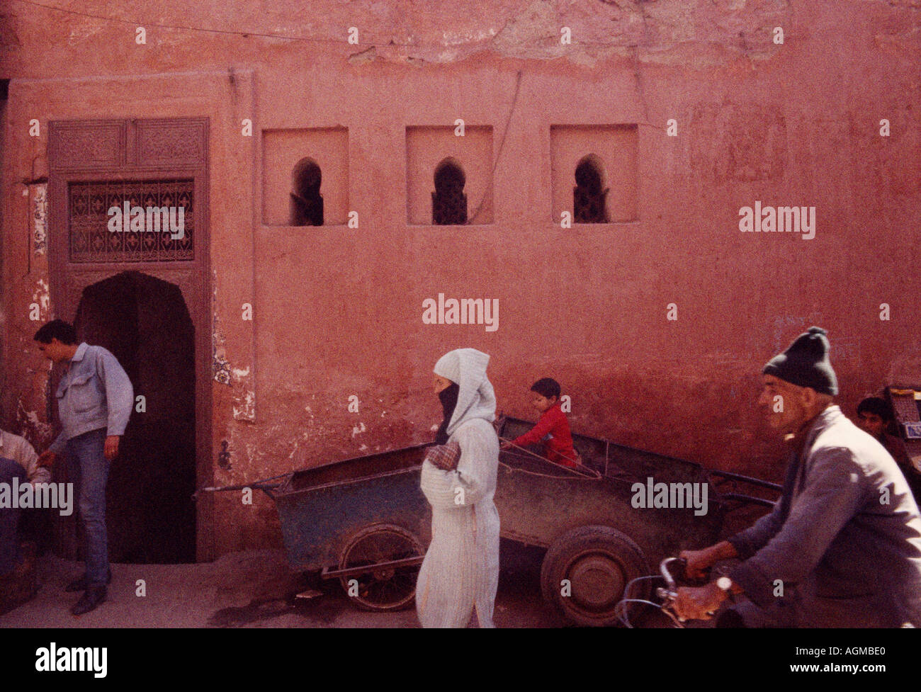 Morocco marrakech poverty exotic -Fotos und -Bildmaterial in hoher ...
