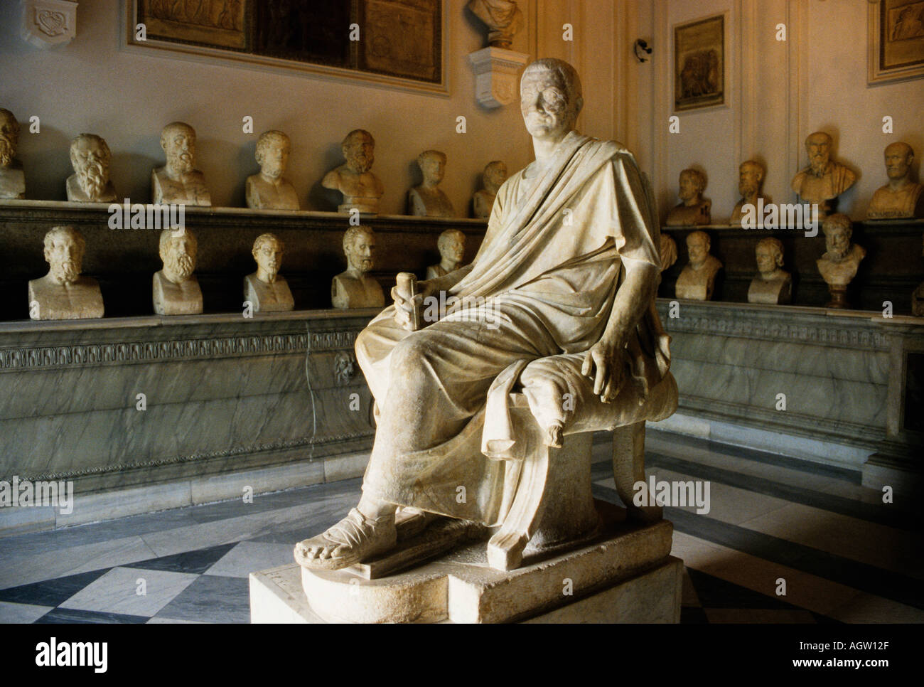 Philosophen skulptur -Fotos und -Bildmaterial in hoher Auflösung – Alamy