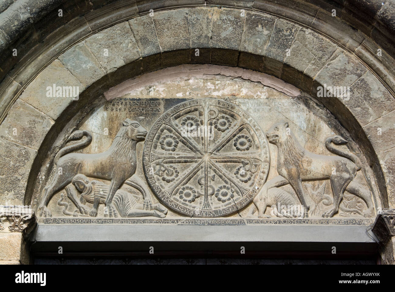 Romanisches tympanon -Fotos und -Bildmaterial in hoher Auflösung – Alamy