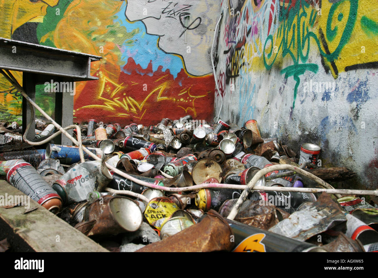 Spray cans paint used graffiti -Fotos und -Bildmaterial in hoher ...