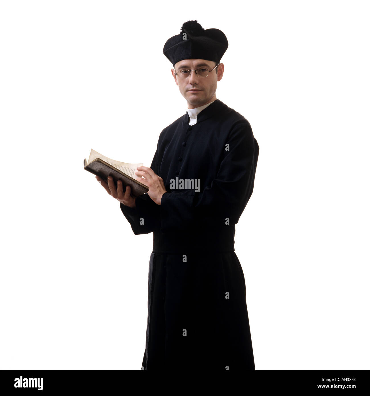 Priester aussehen -Fotos und -Bildmaterial in hoher Auflösung – Alamy