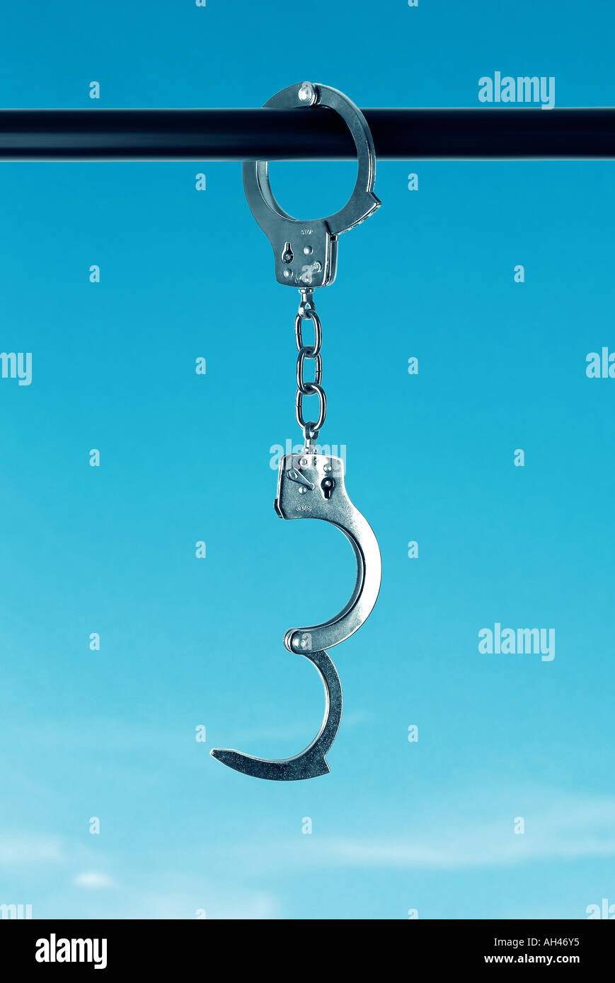 Flüchtling handschellen -Fotos und -Bildmaterial in hoher Auflösung – Alamy