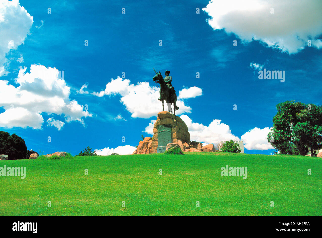 Monument namibia statue windhoek -Fotos und -Bildmaterial in hoher ...