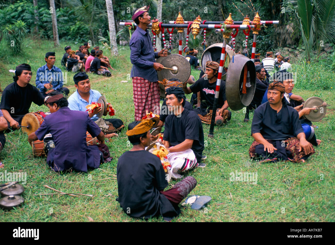 Indonesian men portraits -Fotos und -Bildmaterial in hoher Auflösung ...