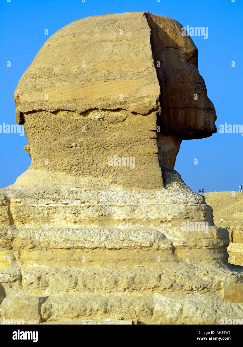 Die Sphinx vor der Pyramide von Khufu in Gizeh Stockfotografie - Alamy