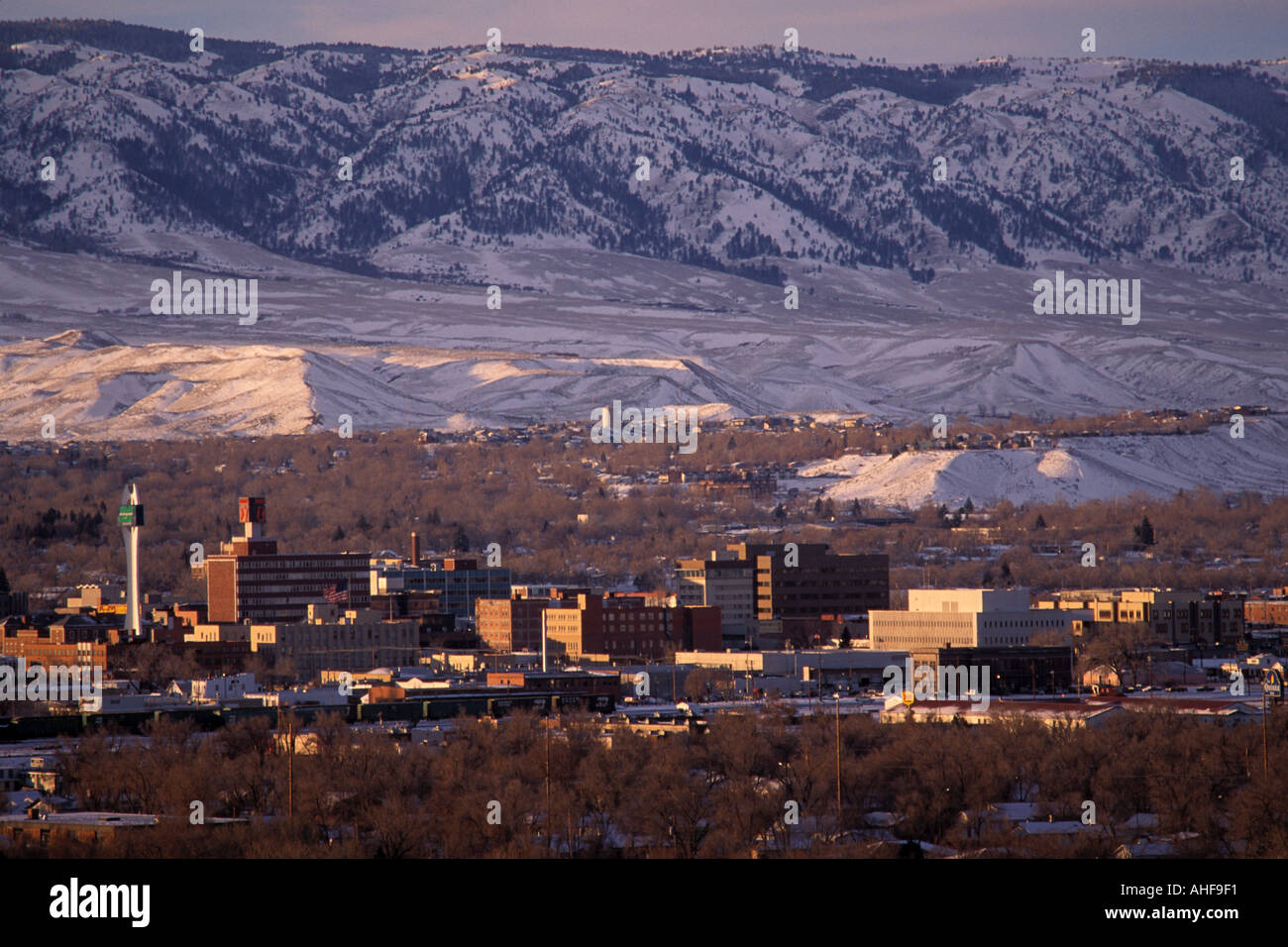 Casper, Wyoming am frühen Morgen Winter Blick auf Stadt mit casper Berg ...