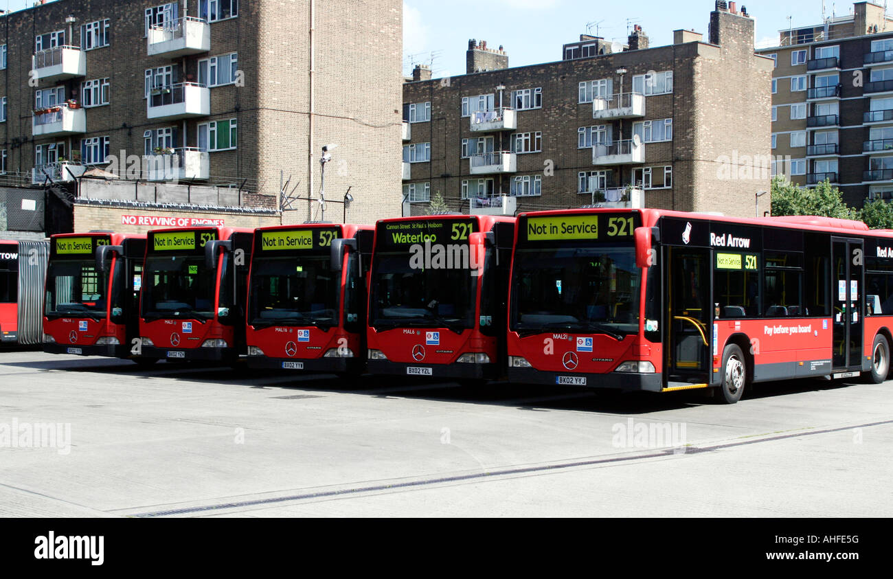 Bendy buses -Fotos und -Bildmaterial in hoher Auflösung – Alamy