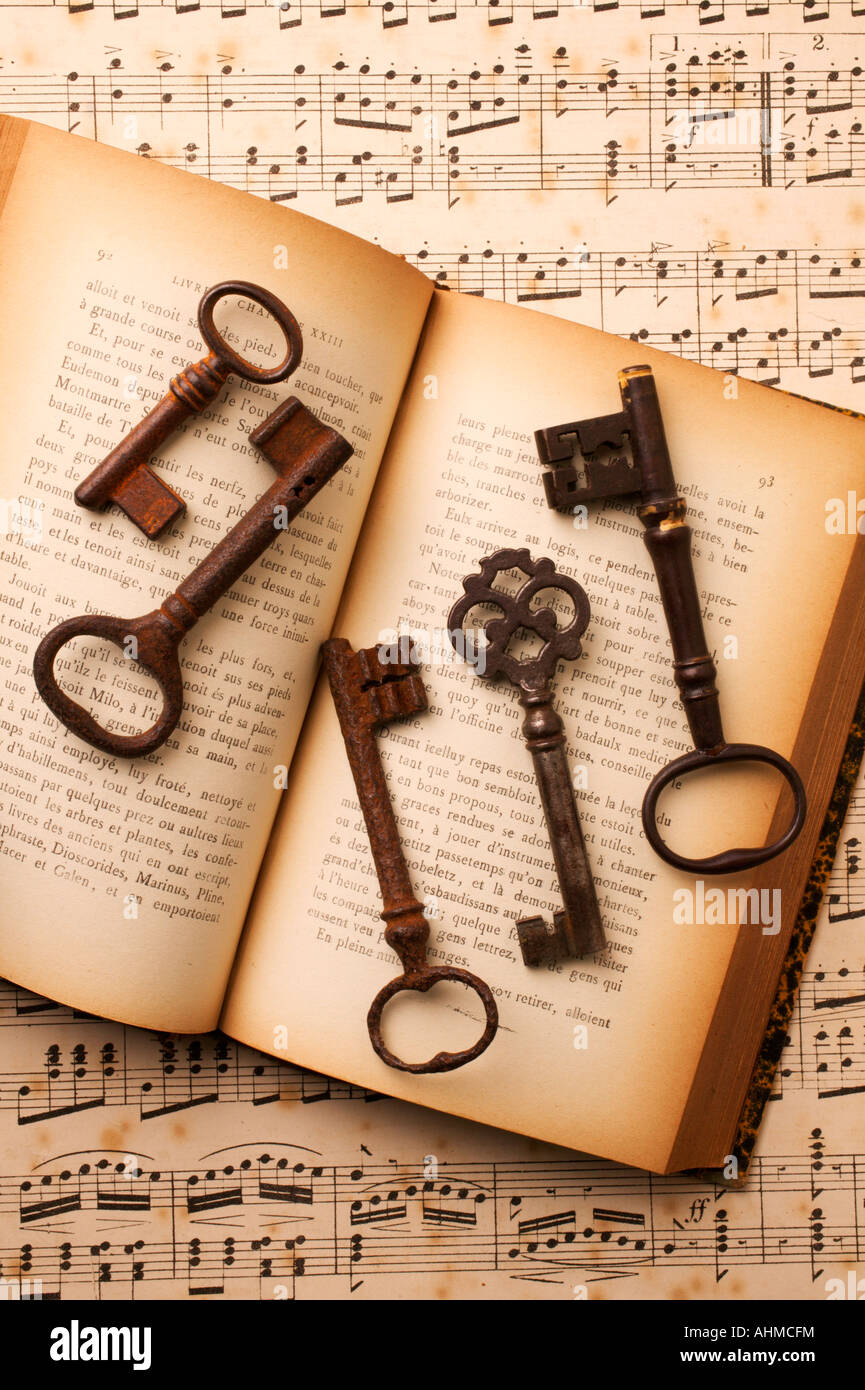 Notizzettel alt noten -Fotos und -Bildmaterial in hoher Auflösung – Alamy