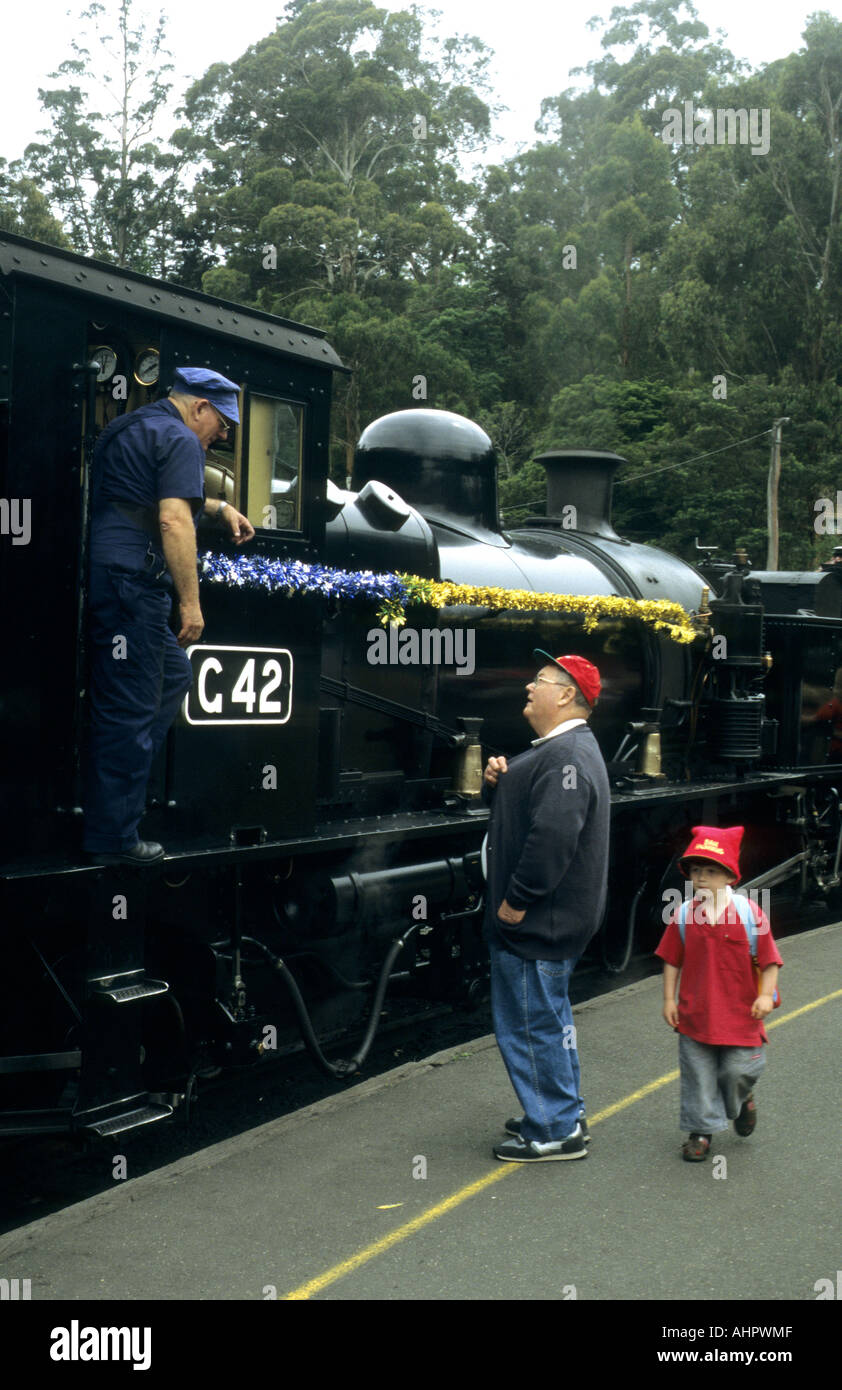 Train driver puffing billy railway -Fotos und -Bildmaterial in hoher ...