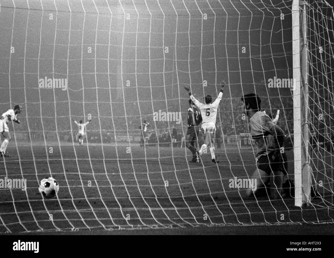 Franz roth fc bayern münchen 1970 -Fotos und -Bildmaterial in hoher ...