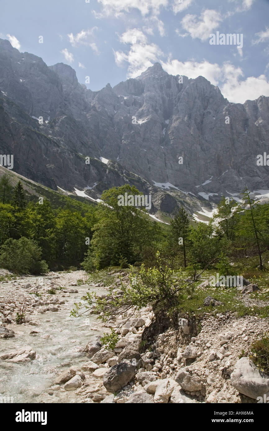 Triglav symbol -Fotos und -Bildmaterial in hoher Auflösung – Alamy