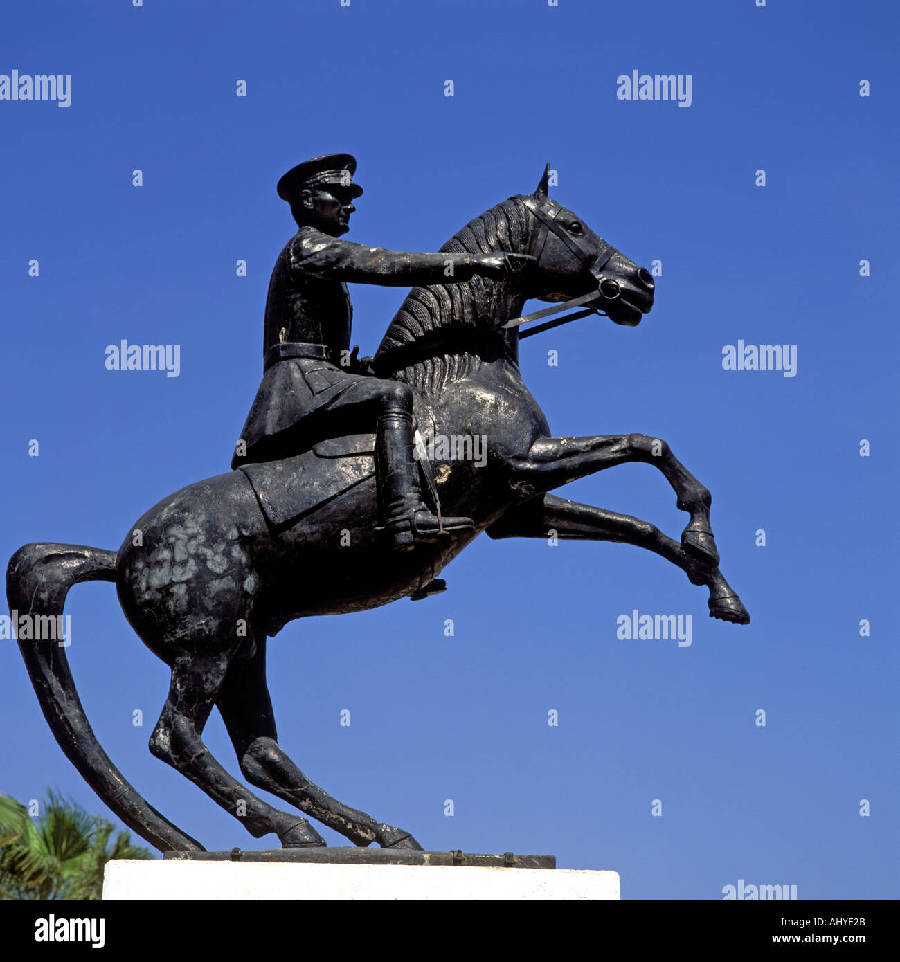 Statue von attaturk -Fotos und -Bildmaterial in hoher Auflösung – Alamy
