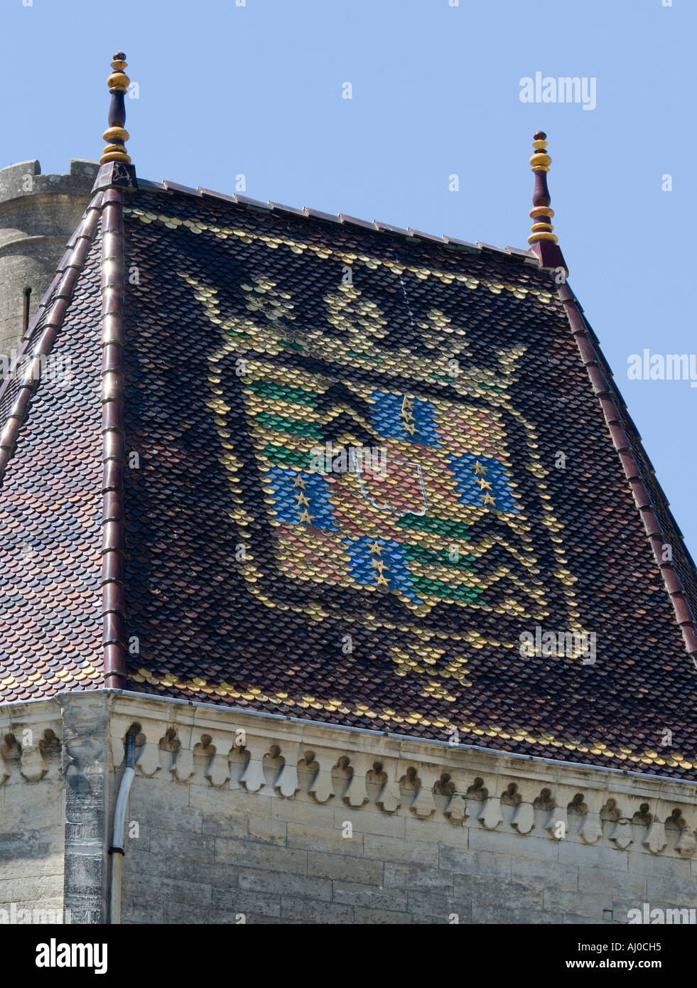 Das Duc d'Uzes Wappen auf dem Ziegeldach das Herzogtum seinem ...
