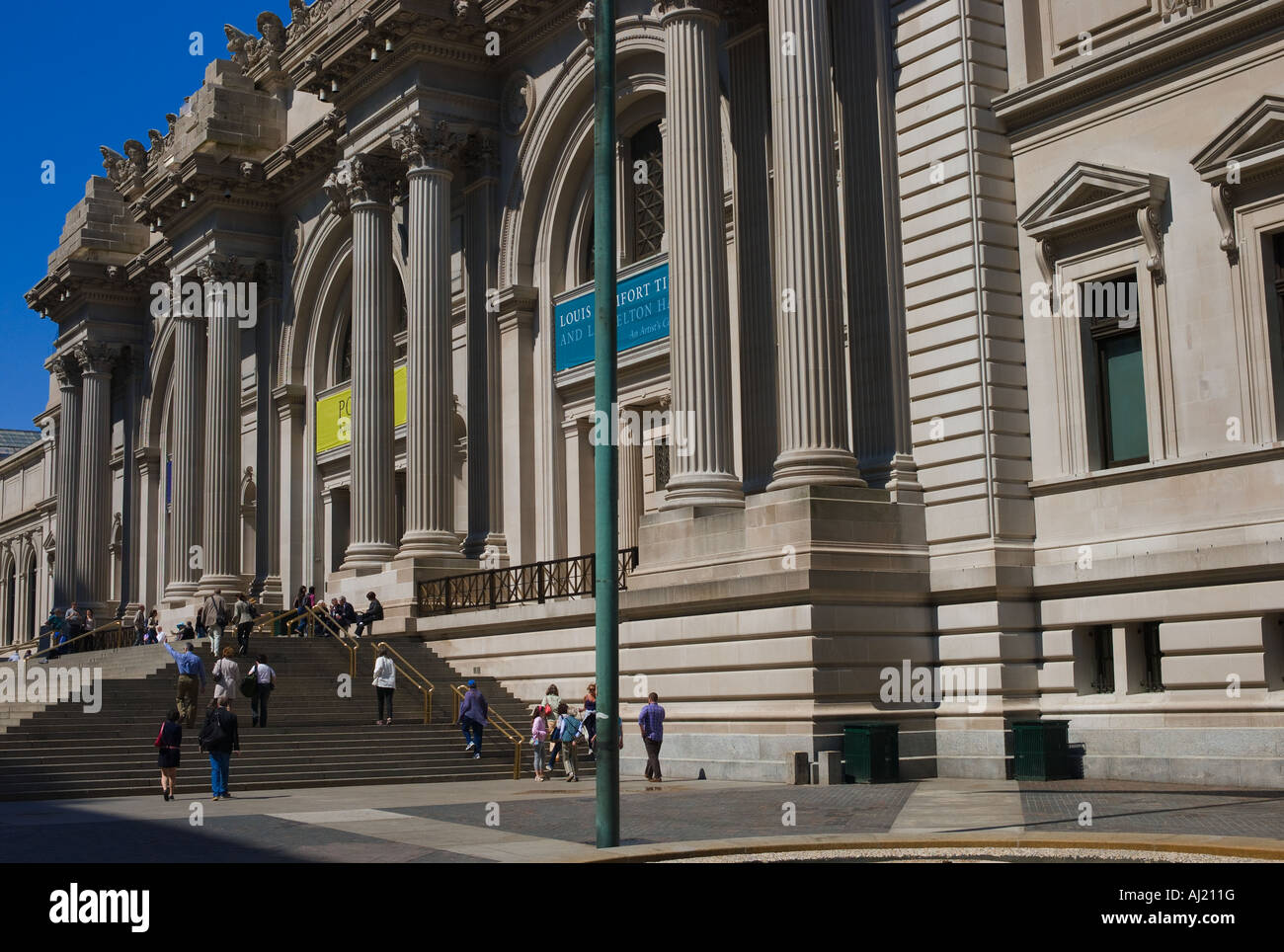 METROPOLITAN MUSEUM OF ART FIFTH AVENUE NEW YORK CITY USA ...