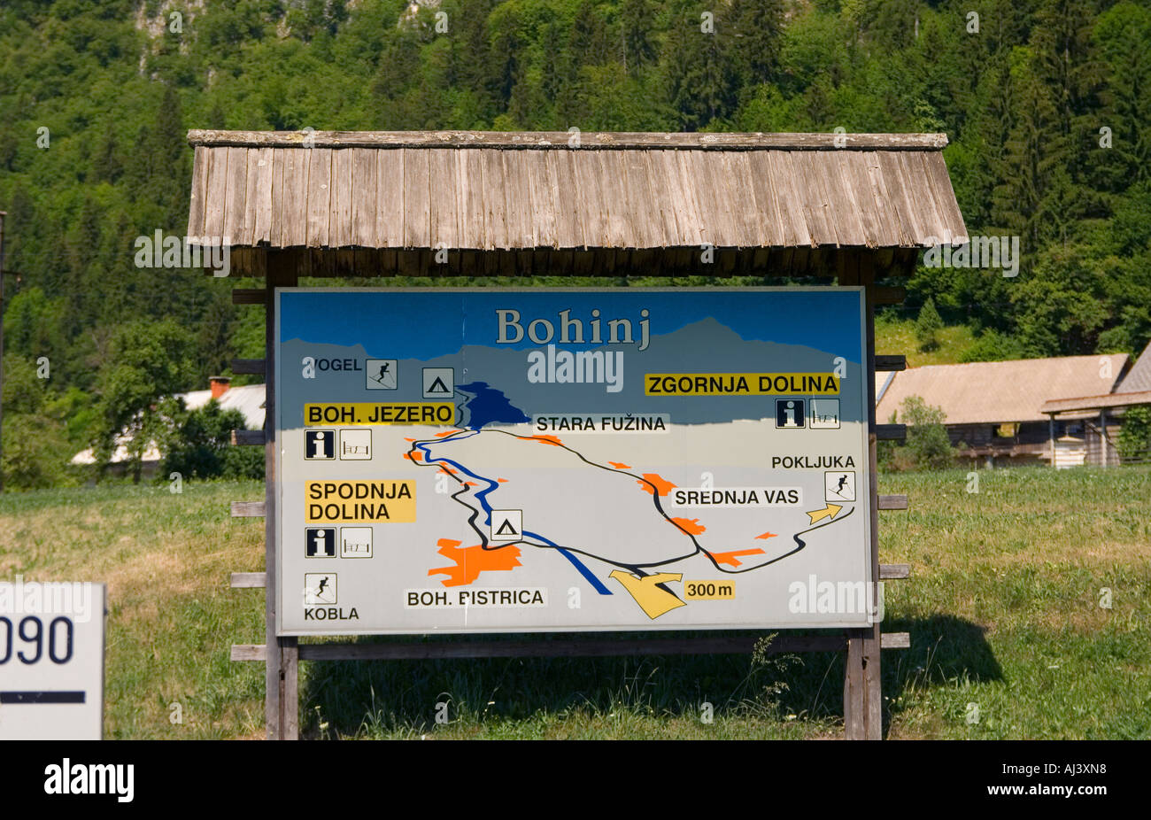 Ein am Straßenrand Karte das gesamte Bohinj Naturgebiet für die ... Ein am Straßenrand Karte das gesamte Bohinj Naturgebiet für die ...