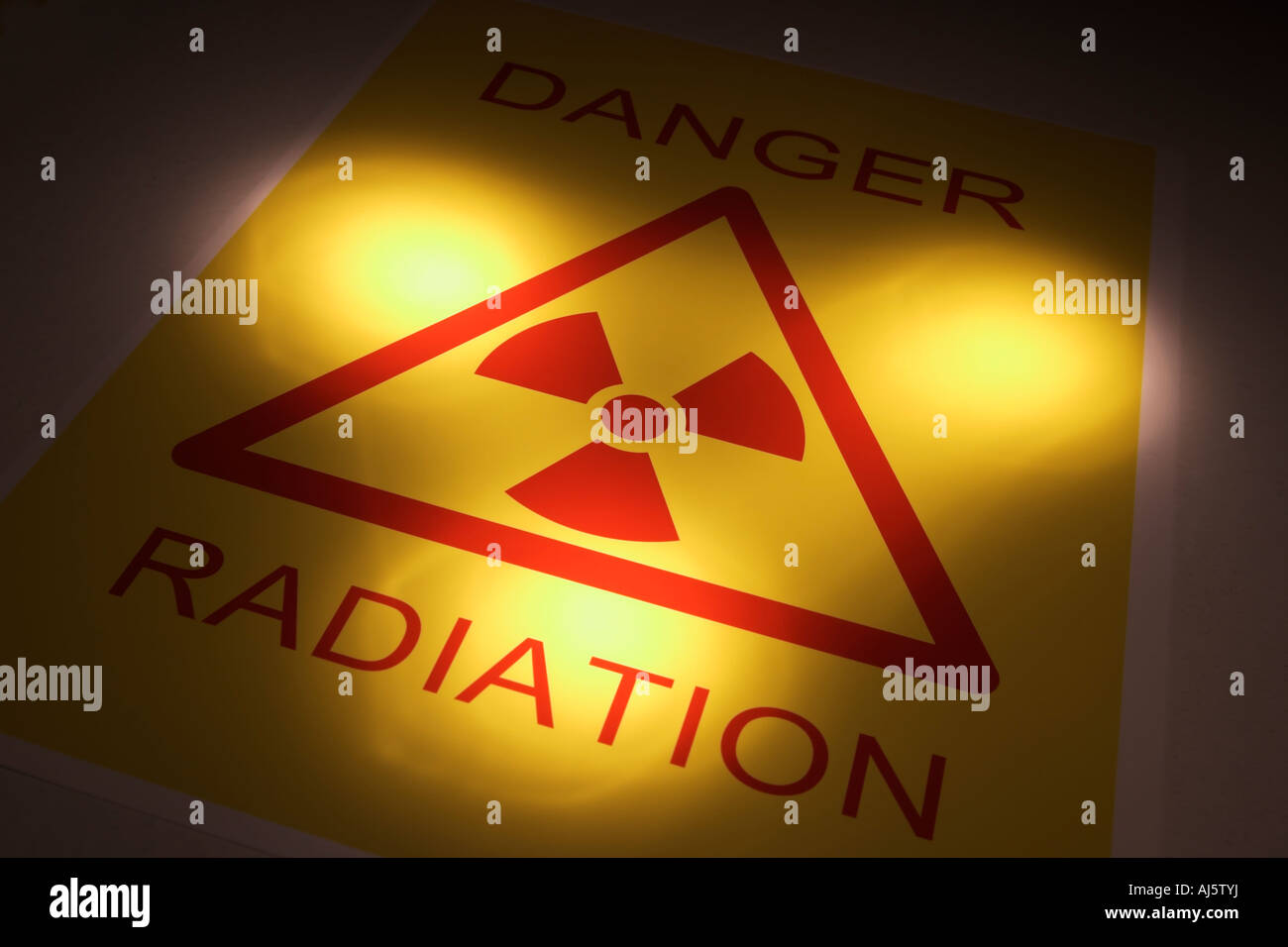 Radioactive Warning Sign Stockfotos und -bilder Kaufen - Alamy