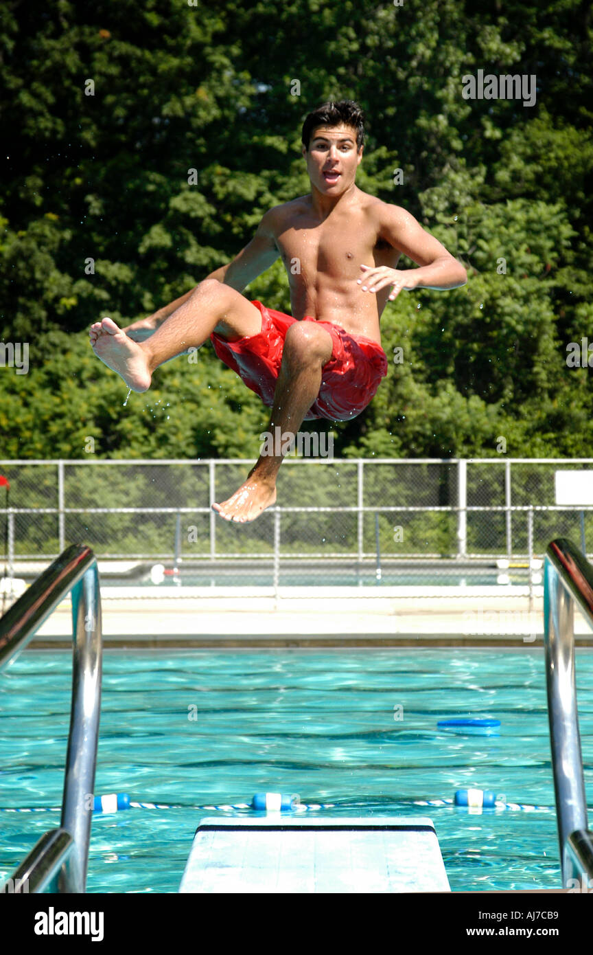 Teens show off swimming pool -Fotos und -Bildmaterial in hoher ...