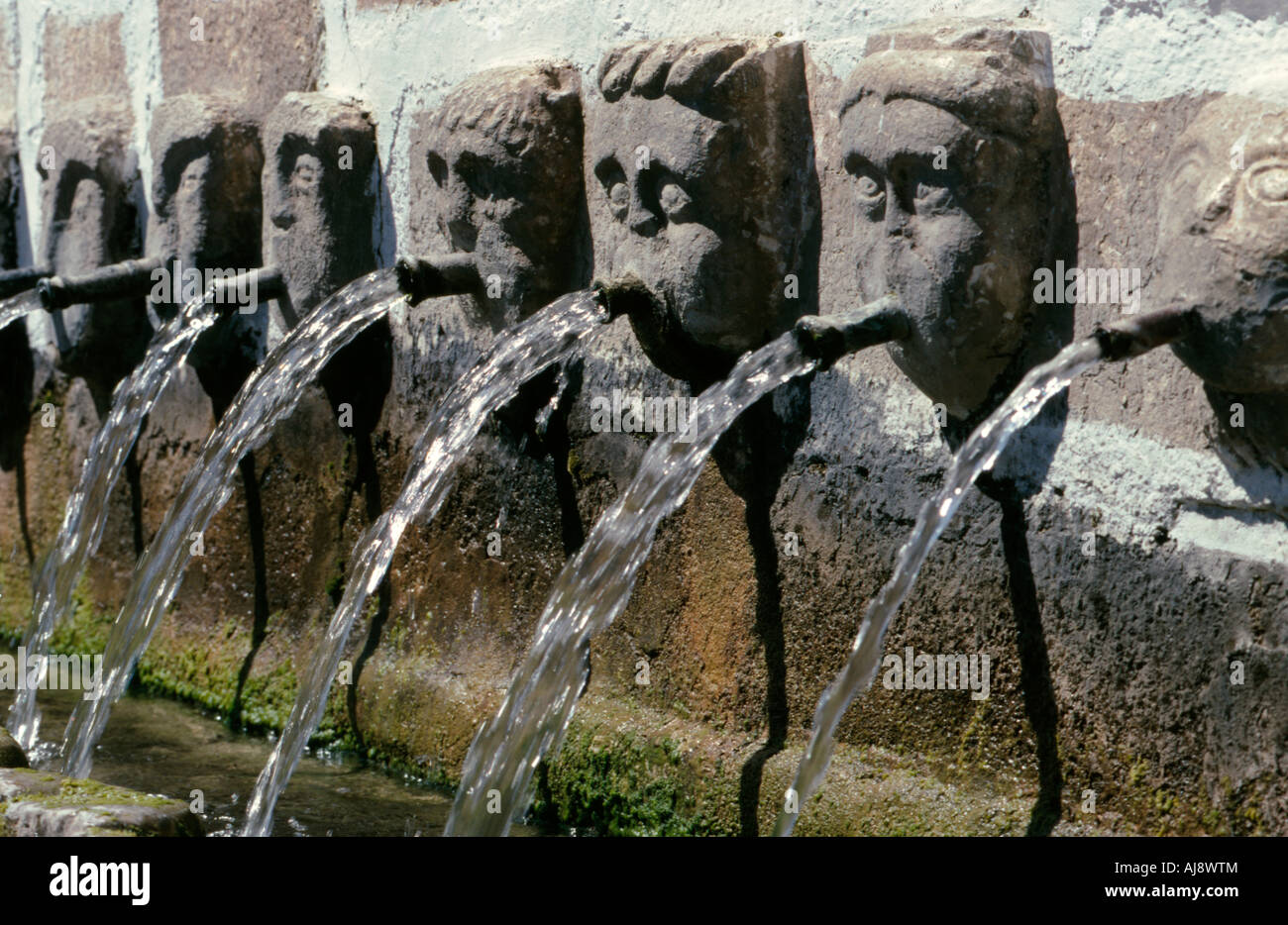 Einem frischen Quellwasser in der kleinen Stadt von Grazalema "Provinz ...