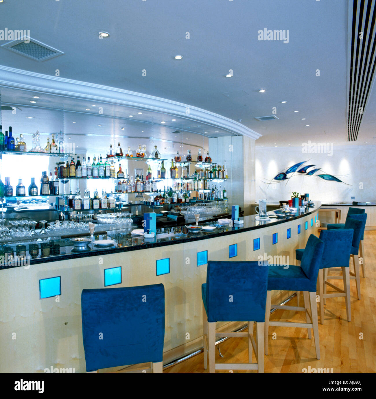 Bar von 101 Restaurant des Sheraton Park Tower Hotel London SW1 England ...