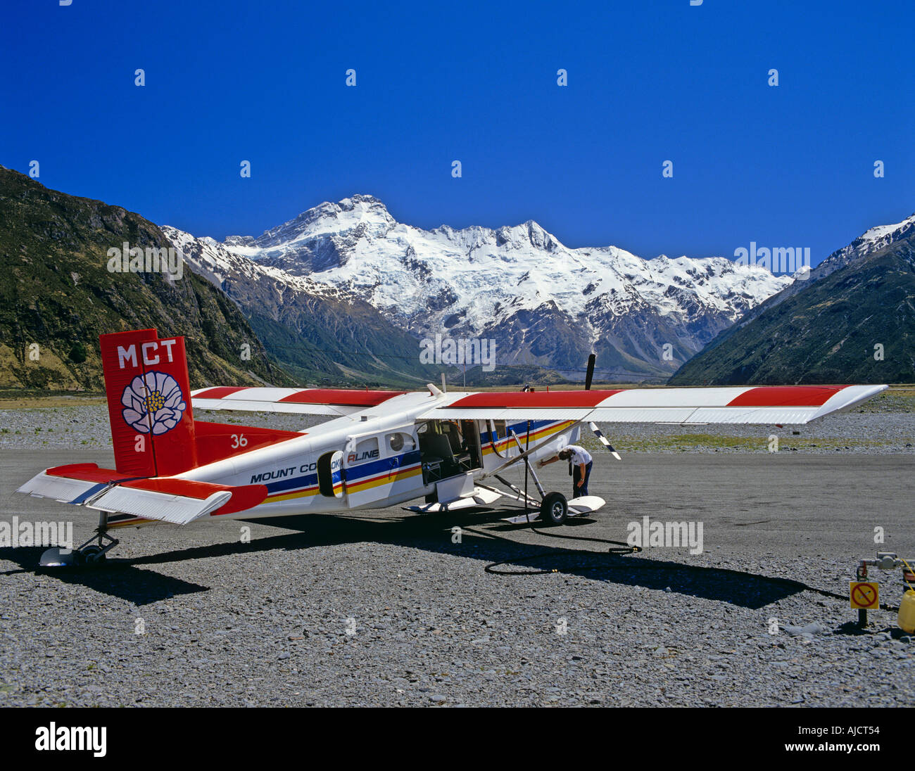 Mt. Cook AirLine Pilatus PC-6 Turbo Porter im Mount Cook Flughafen New ...