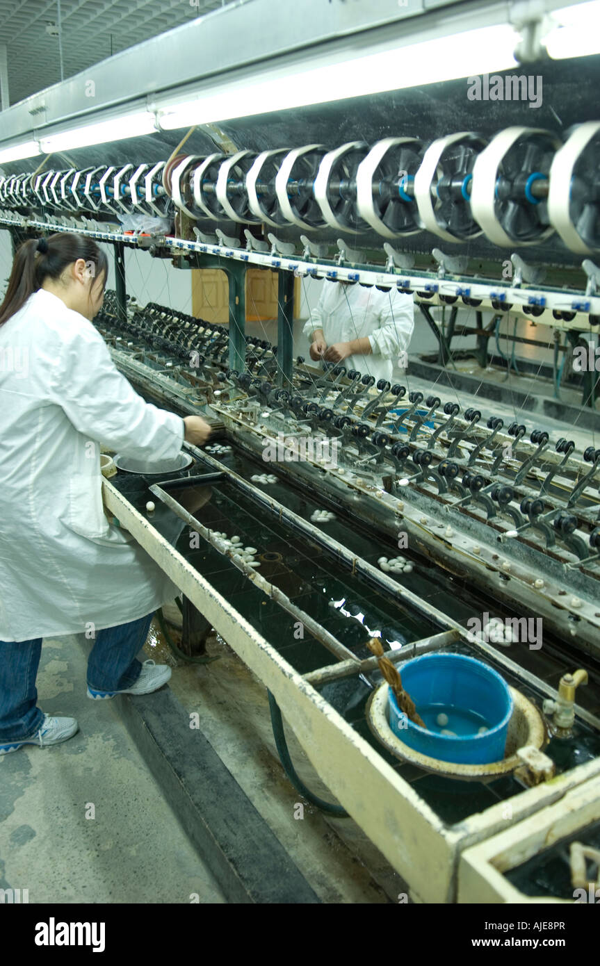 Silk spinning machine -Fotos und -Bildmaterial in hoher Auflösung – Alamy