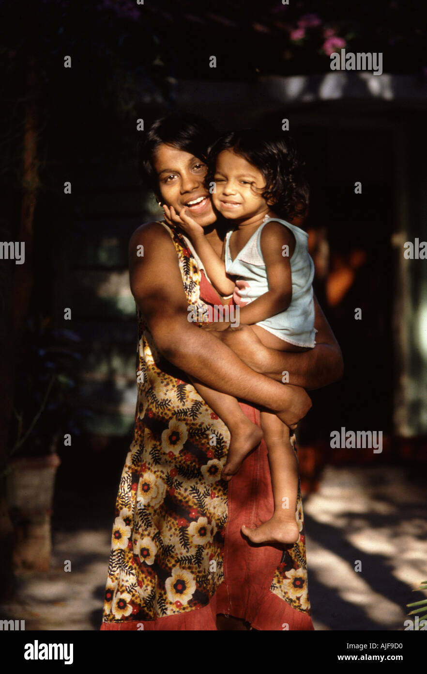 Meine arme mama -Fotos und -Bildmaterial in hoher Auflösung – Alamy