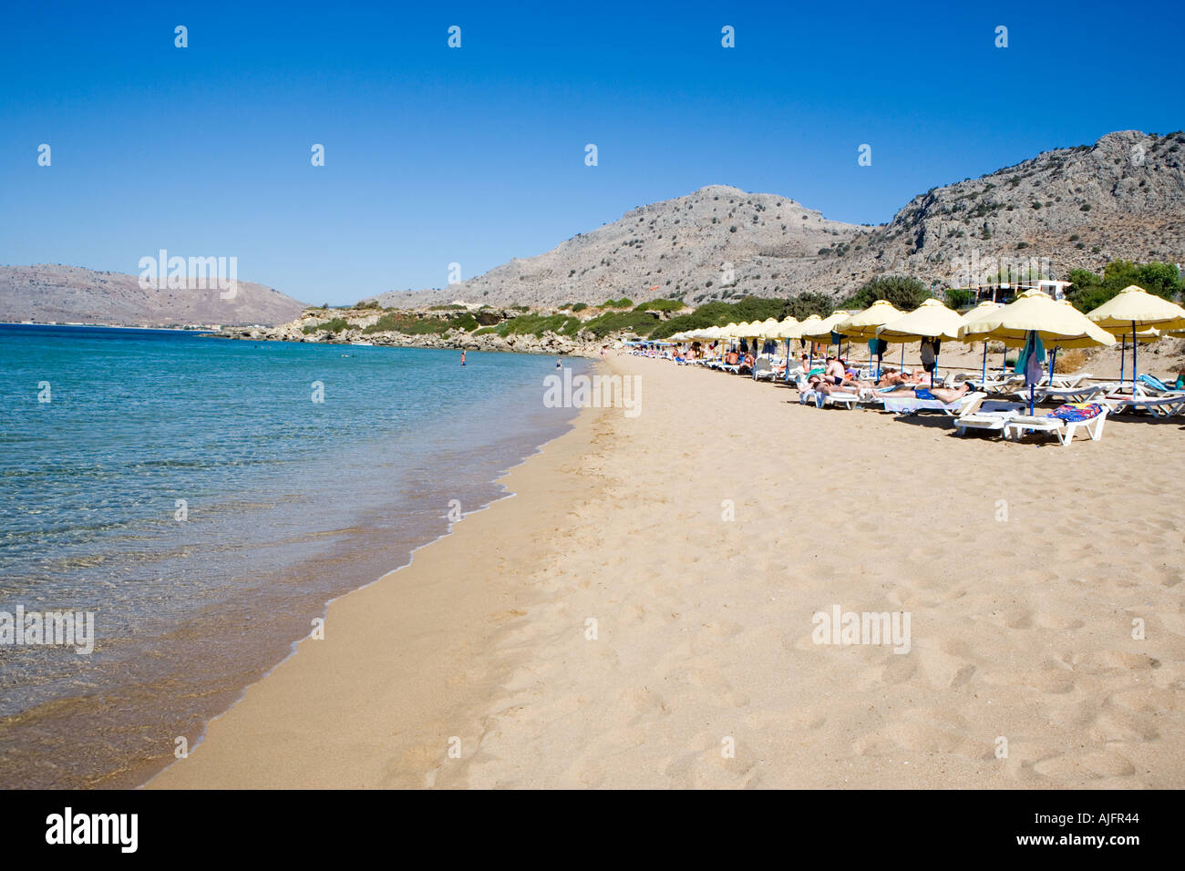PEFKOS BEACH IN DER NÄHE VON LINDOS RHODOS GRIECHENLAND Stockfotografie ...
