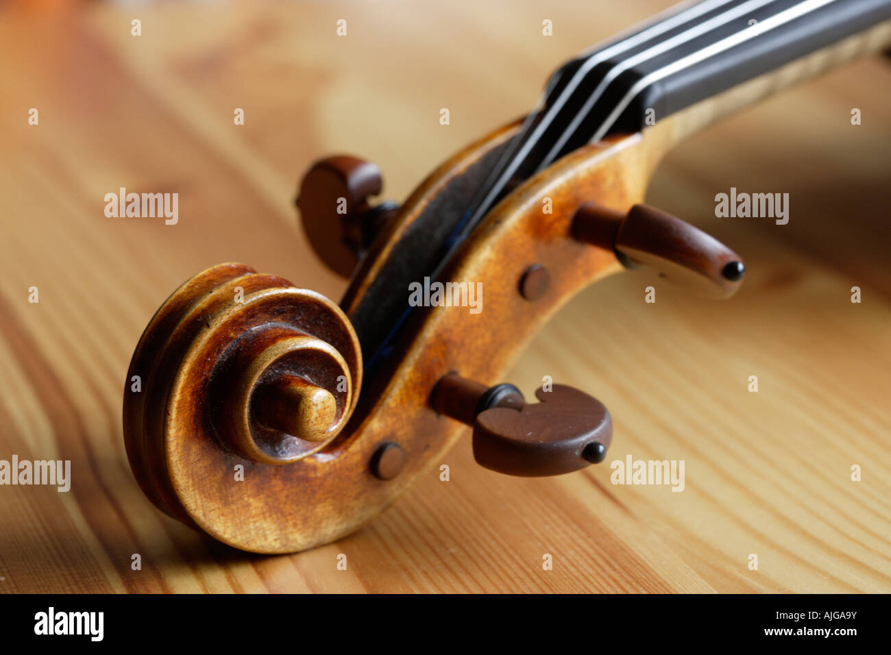 Geige bild -Fotos und -Bildmaterial in hoher Auflösung – Alamy
