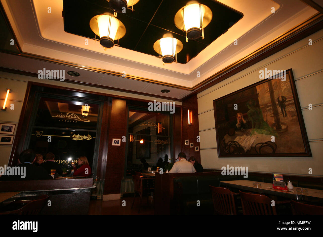 Cafe slavia prague -Fotos und -Bildmaterial in hoher Auflösung – Alamy