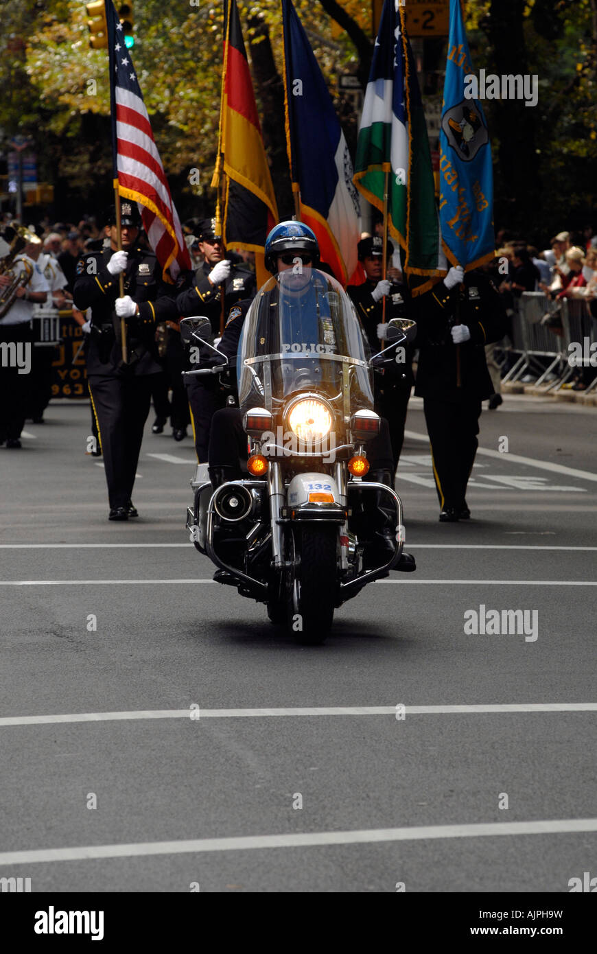 NYPD-Motorrad-Offizier in der 50. jährlichen Steuben Deutsch ...
