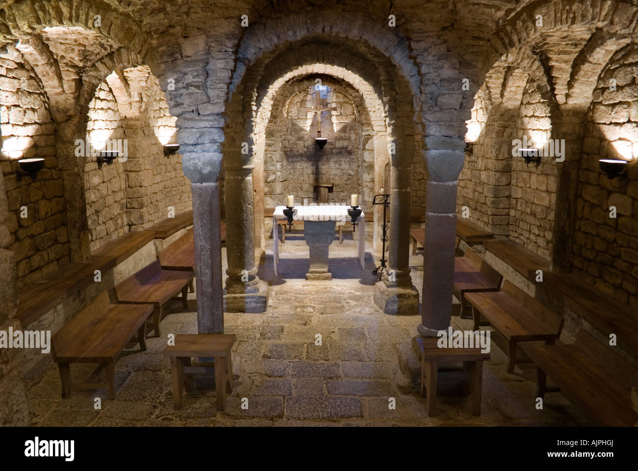Romanesque crypt -Fotos und -Bildmaterial in hoher Auflösung – Alamy