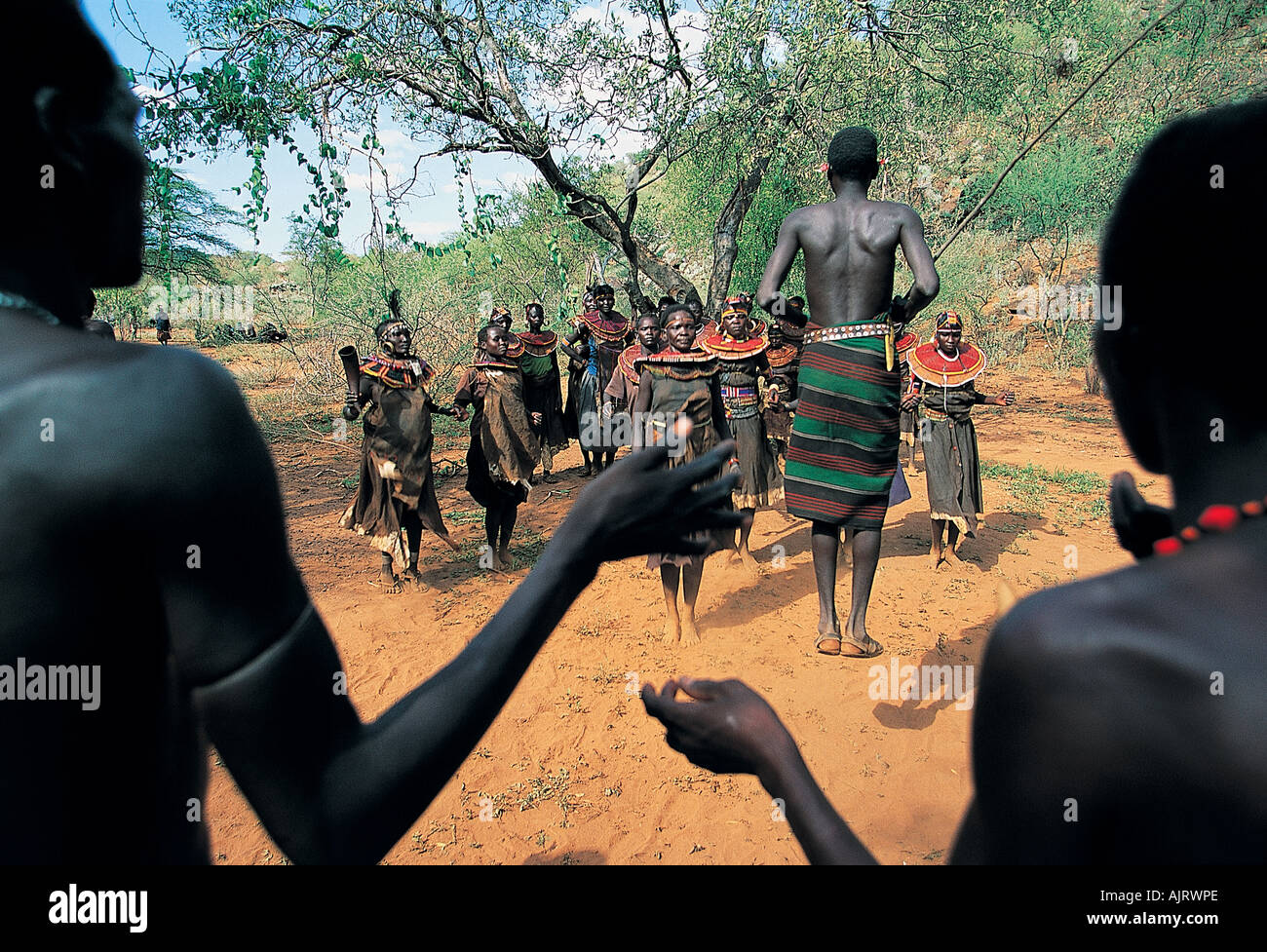 Initiation ritual africa -Fotos und -Bildmaterial in hoher Auflösung ...