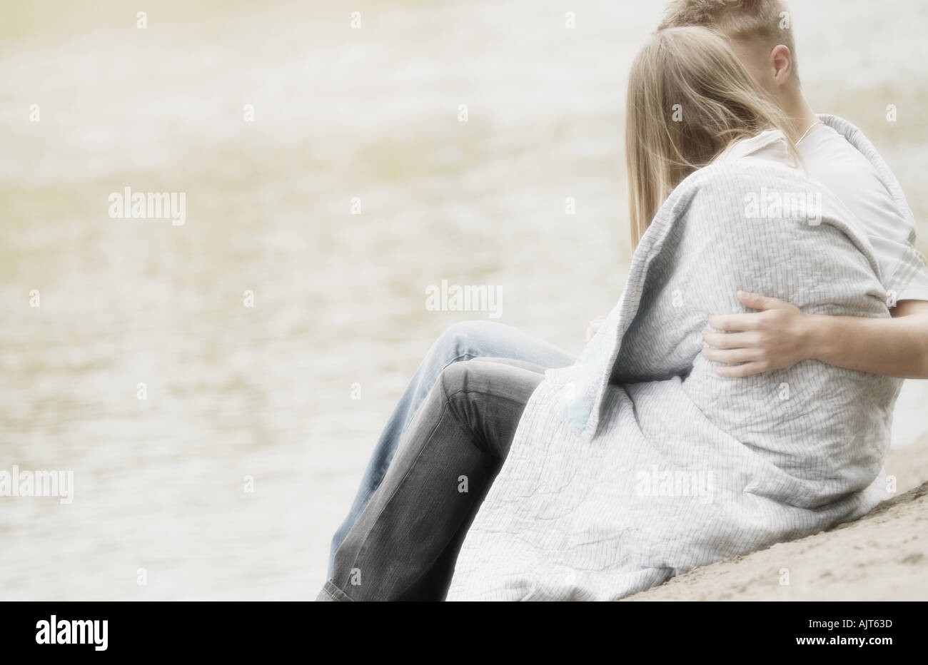 Teenie romantik am strand -Fotos und -Bildmaterial in hoher Auflösung ...
