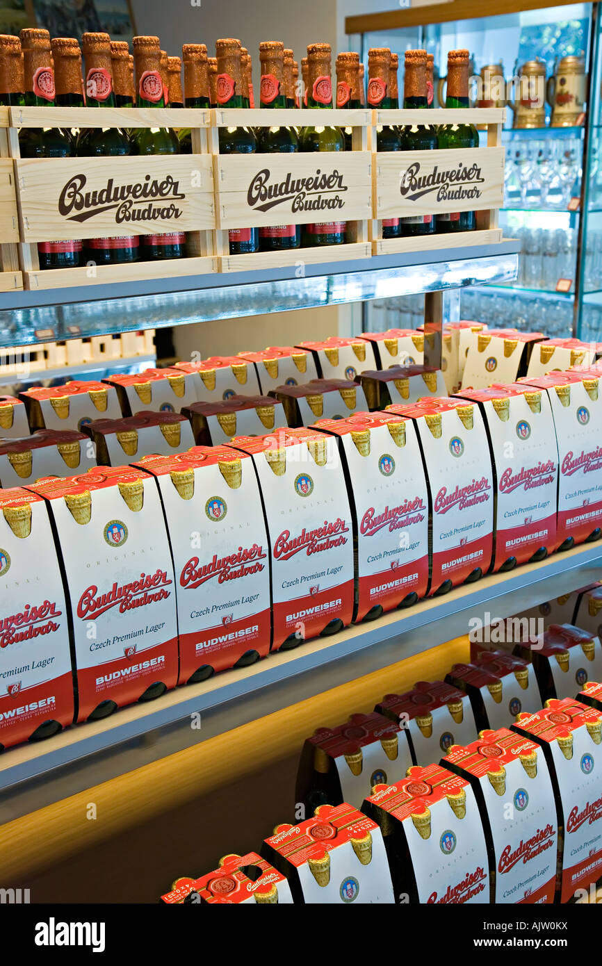 Budweiser budvar lager -Fotos und -Bildmaterial in hoher Auflösung – Alamy