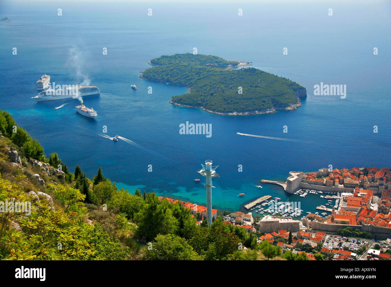 Altstadthafen Dubrovnik Kreuzfahrtschiffe Insel Lokrum Srd, HRV ...