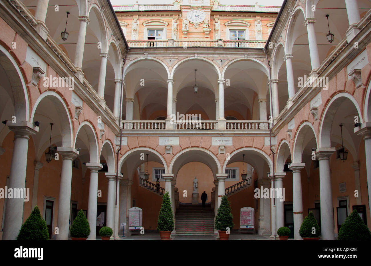 Italy genoa town hall -Fotos und -Bildmaterial in hoher Auflösung – Alamy
