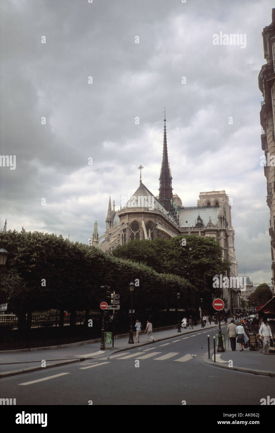 Ost-Ansicht von Notre Dame de Paris, mit Apsis und Turm Stockfotografie ...