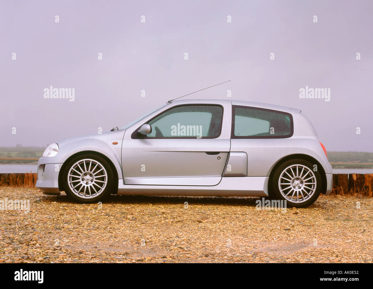 Renault clio silver -Fotos und -Bildmaterial in hoher Auflösung – Alamy